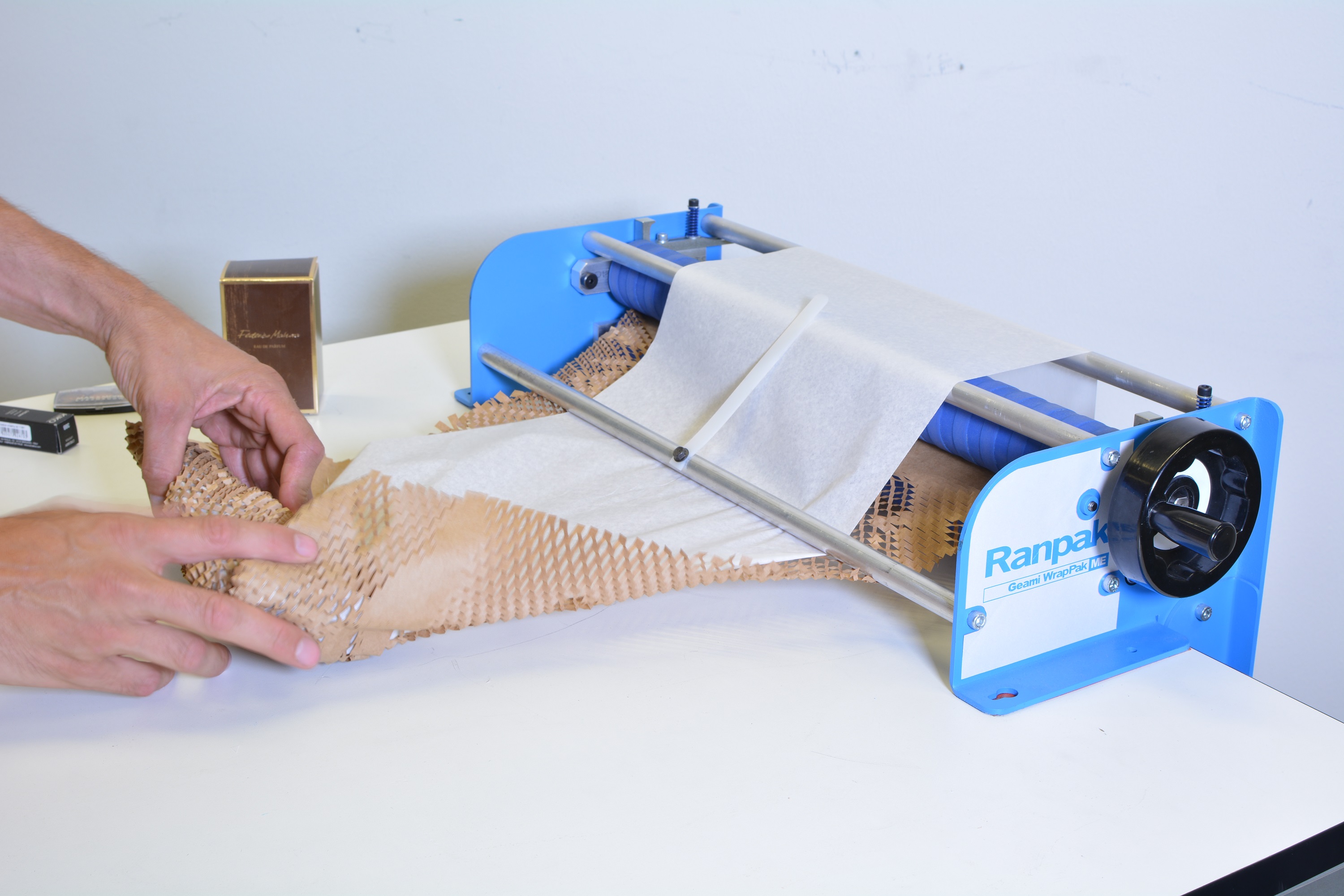 ハニカム紙包装 コンパクト GEAMI WrapPak Edge | Ranpak（ランパック） - Powered by イプロス