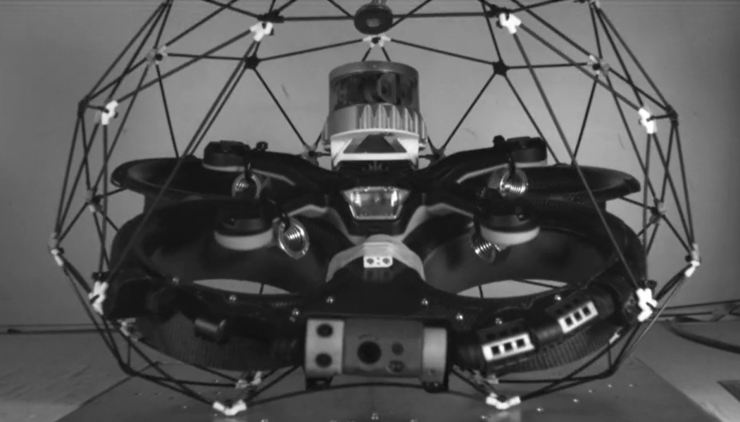 「ELIOS 3」接触や衝突をしてもドローンの機体姿勢を回復 ブルーイノベーション | イプロスものづくり