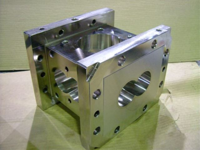 二軸押出機用シリンダー（バレル） 三陽 | イプロスものづくり