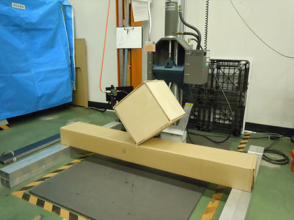 ASTM D5265 Bridge Impact 試験 日本ビジネスロジスティクス（JBL） | イプロスものづくり